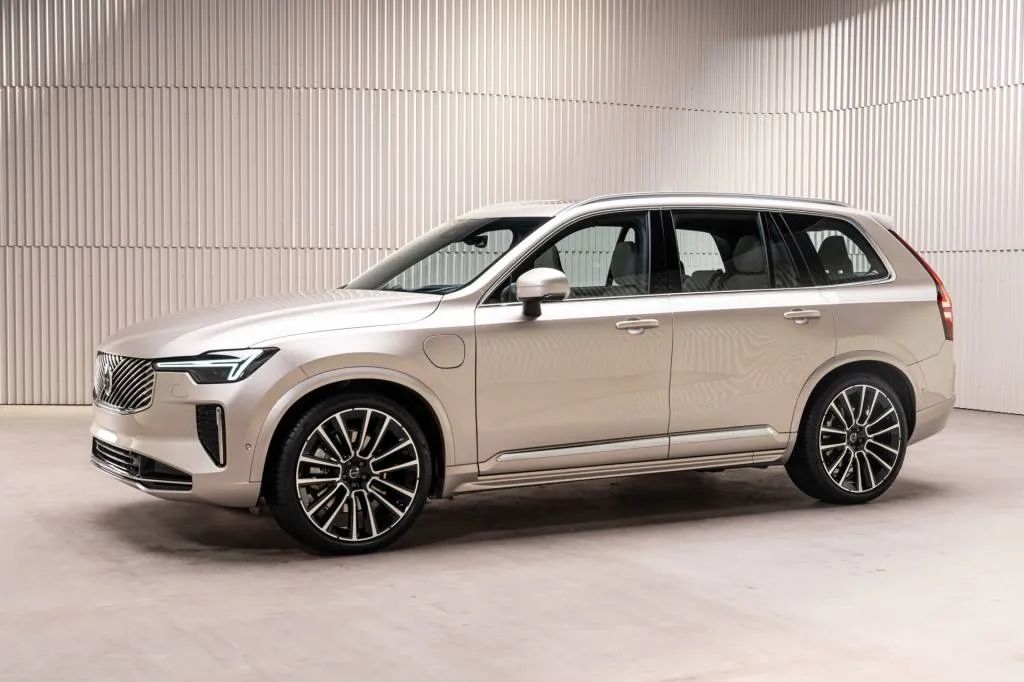 Volvo Launches Long Range Plug In Hybrids