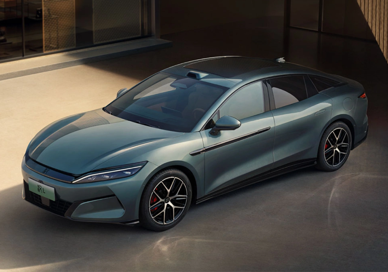 BYD Unveils Han L Sedan and Tang L SUV with Fast Charging