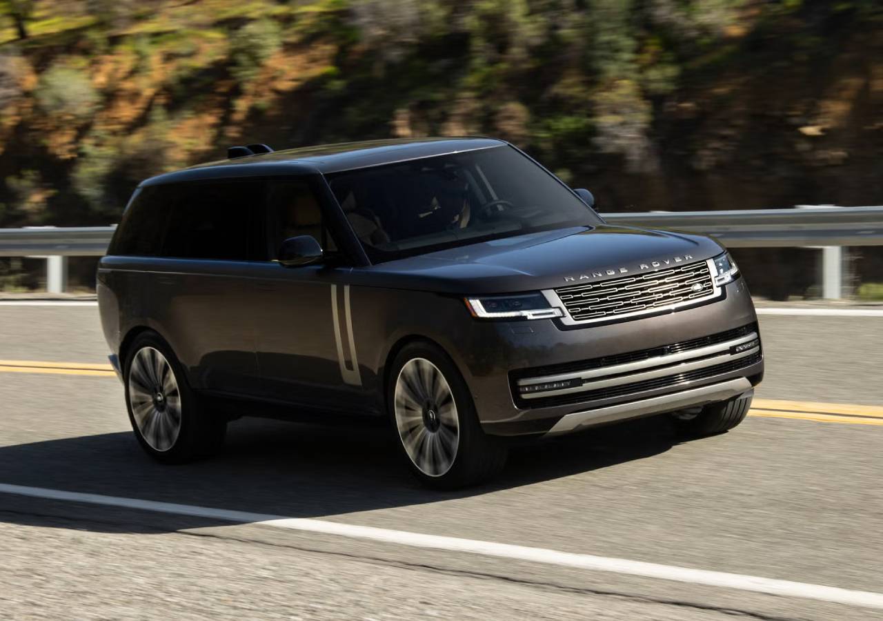 A battle Between Giants Between Range Rover Long Wheelbase and BYD ...